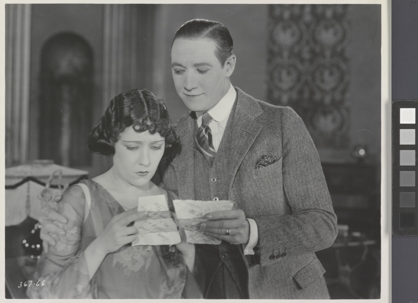 [Gloria Swanson and Elliot Dexter holding torn photograph, "Affairs of ...