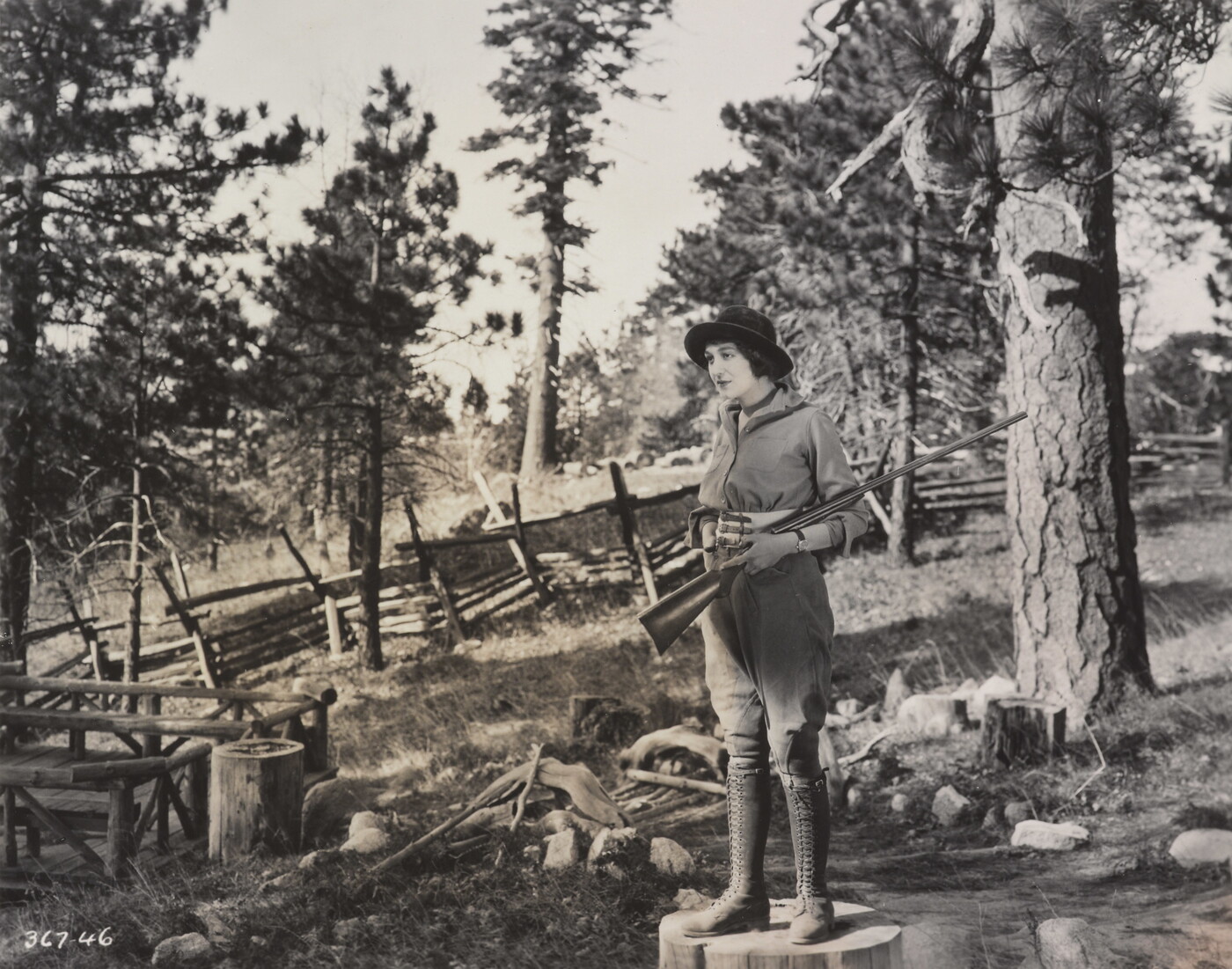 [Dorothy Cumming standing on stump with shotgun, "Affairs of Anatol ...