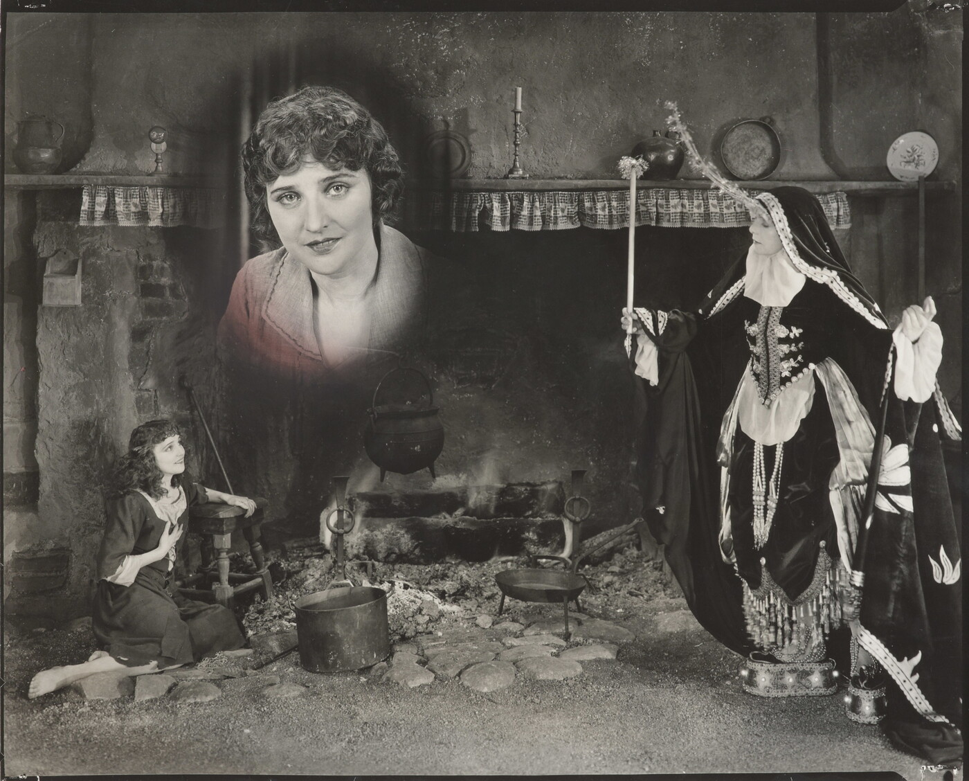 [Agnes Ayres and Kathlyn Williams in Cinderella fantasy sequence ...