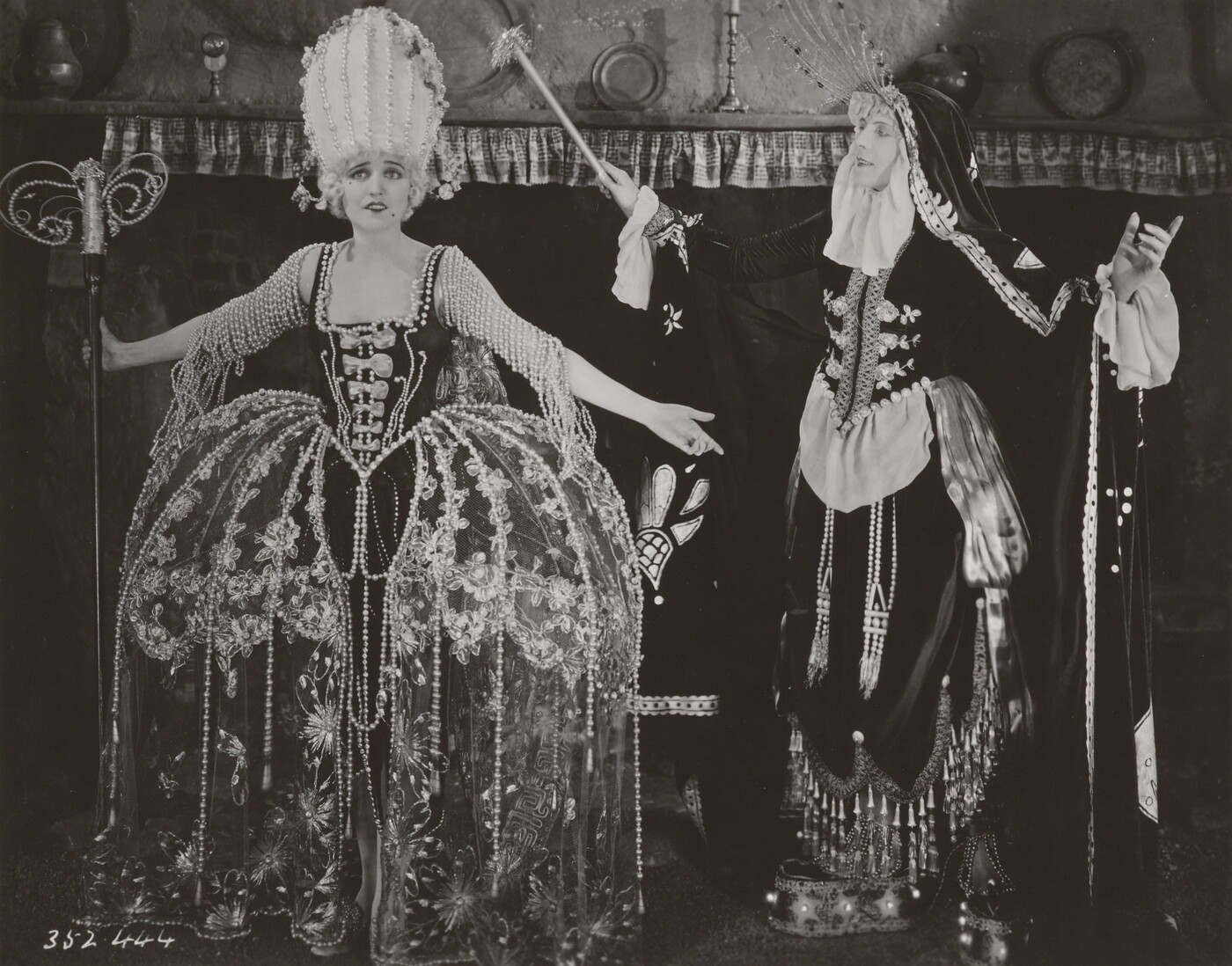 [Agnes Ayres and Kathlyn Williams in Cinderella fantasy sequence ...