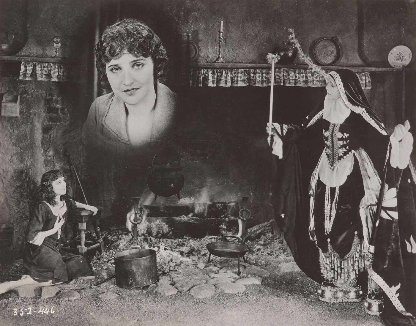 [Agnes Ayres and Kathlyn Williams in Cinderella sequence, "Forbidden ...