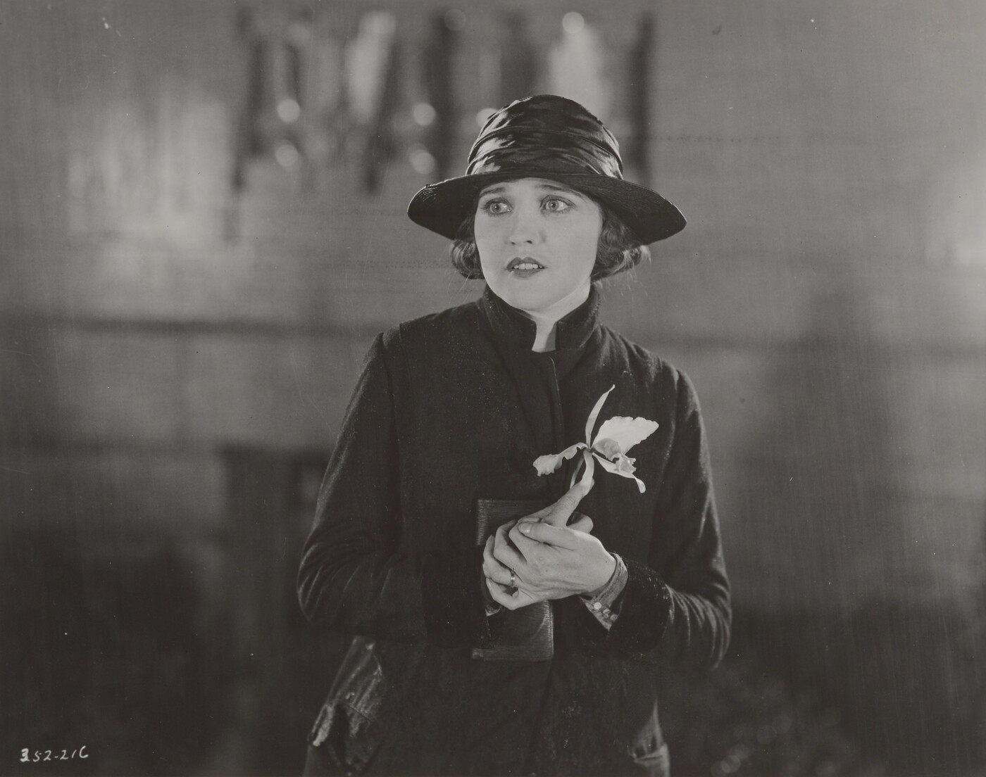 [Agnes Ayres in coat and hat, holding lily, "Forbidden Fruit"] | Amon ...