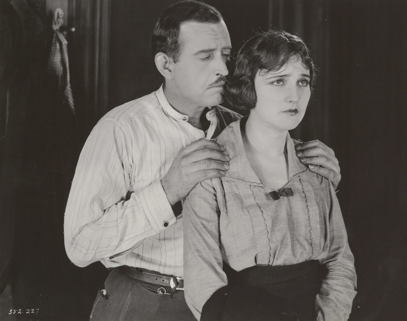 [Clarence Burton standing behind Agnes Ayres, "Forbidden Fruit"] | Amon ...