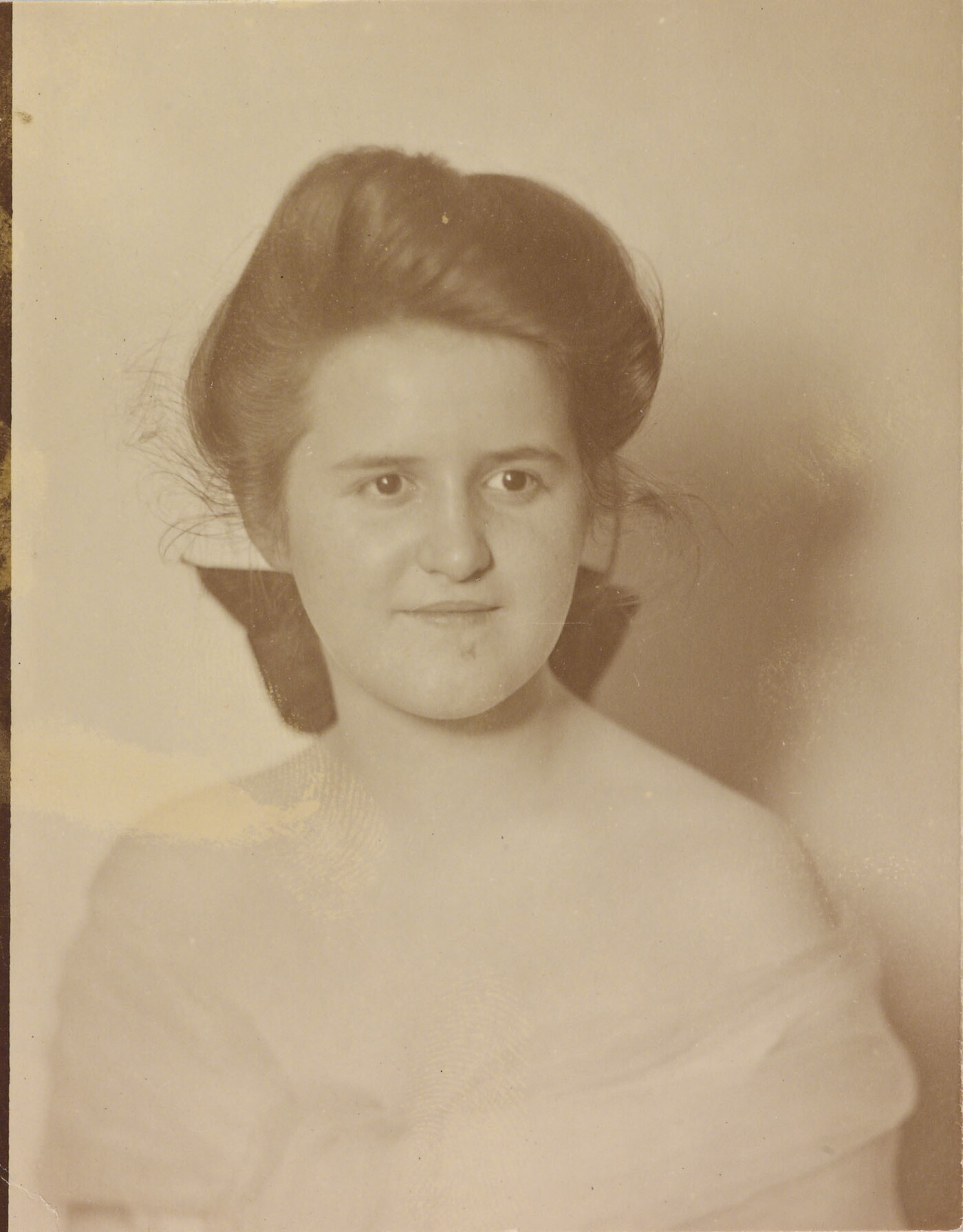 [Portrait of Clara Sipprell wearing white dress] | Amon Carter Museum ...