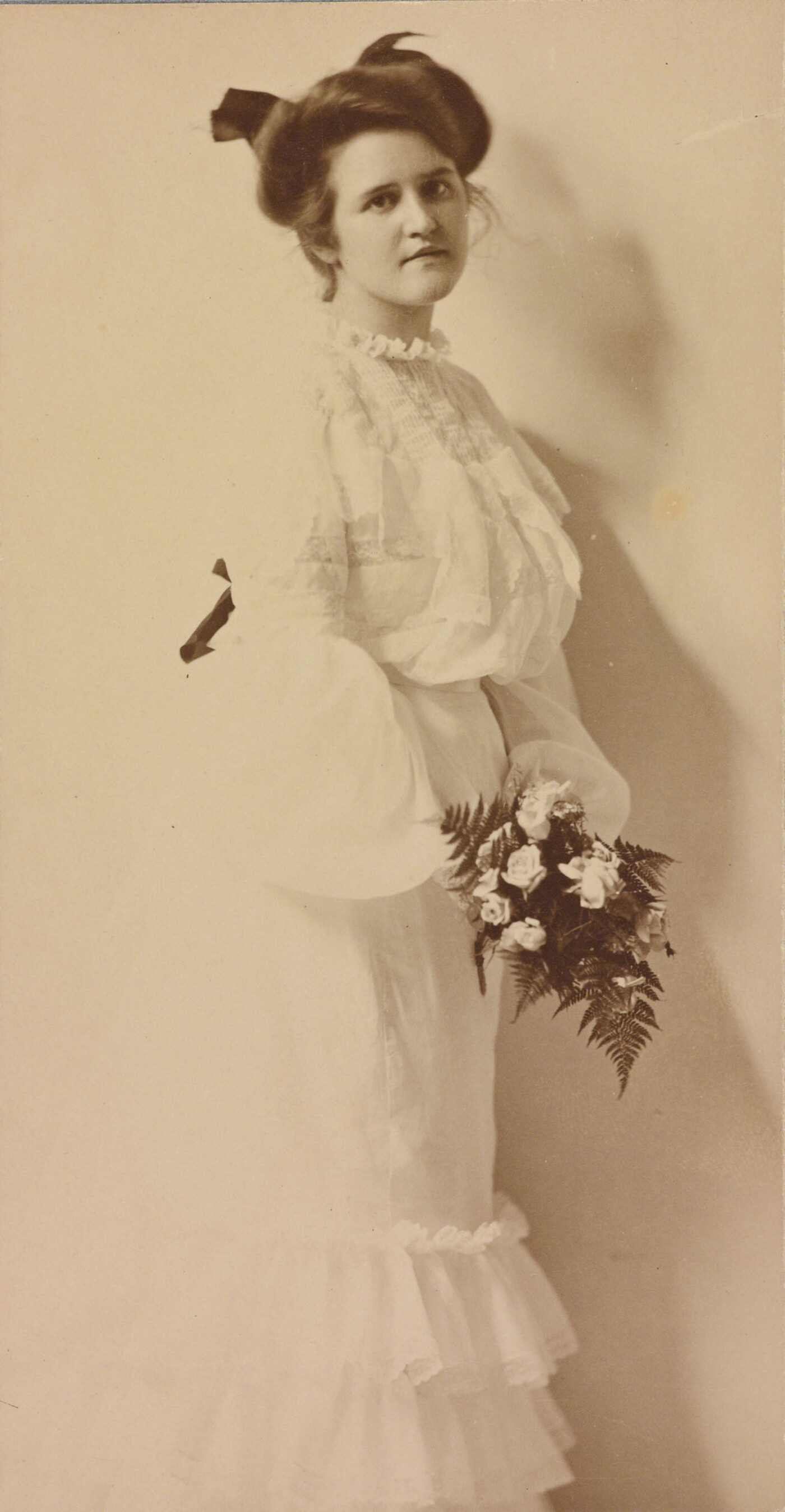 [Portrait of Clara Sipprell with bouquet] | Amon Carter Museum of ...