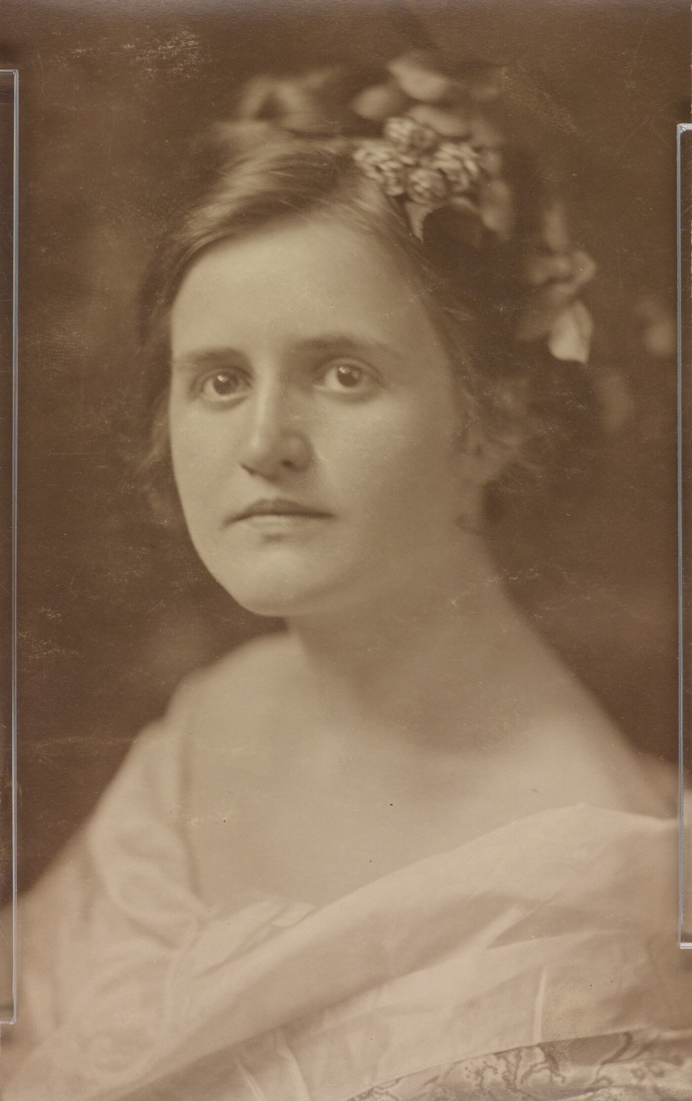 [Portrait of Clara Sipprell with flowers in hair] | Amon Carter Museum ...
