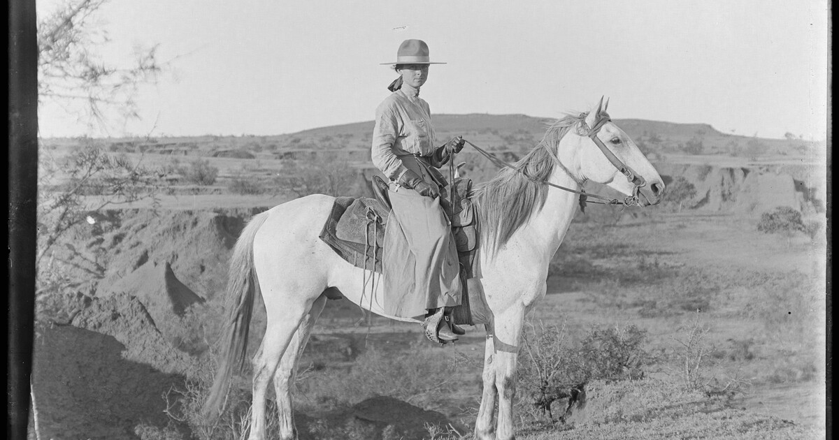 Miss Anna Hanson visiting the Horn Ranch, later Mrs. Richard Morgan of ...