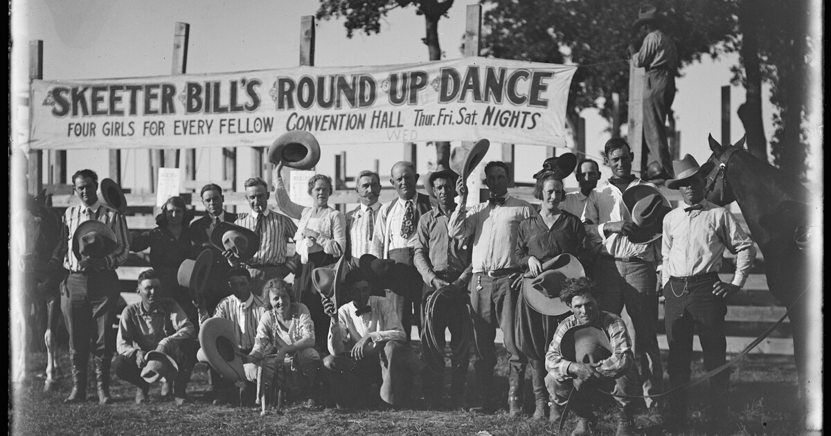 Texas rodeo performers [Prairie Rose Henderson, sitting third from left ...