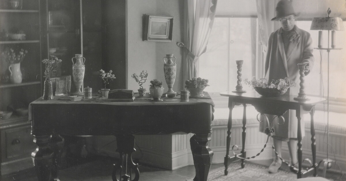 [Interior of Fanny Robbins' shop, Colorado Springs] | Amon Carter ...