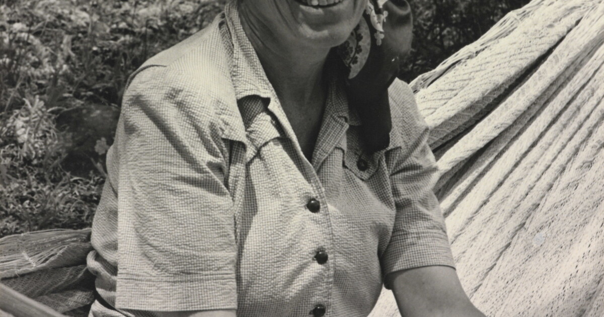 [Elizabeth Forster seated on hammock] | Amon Carter Museum of American Art