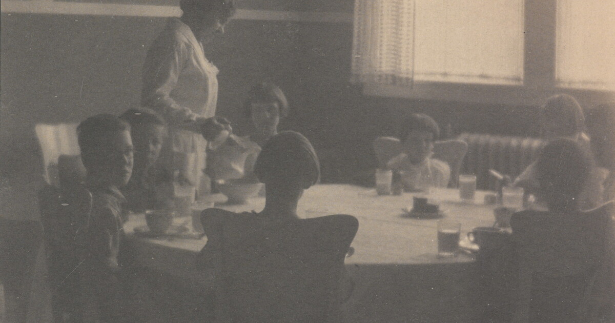 [Children seated at hospital dining table] | Amon Carter Museum of ...