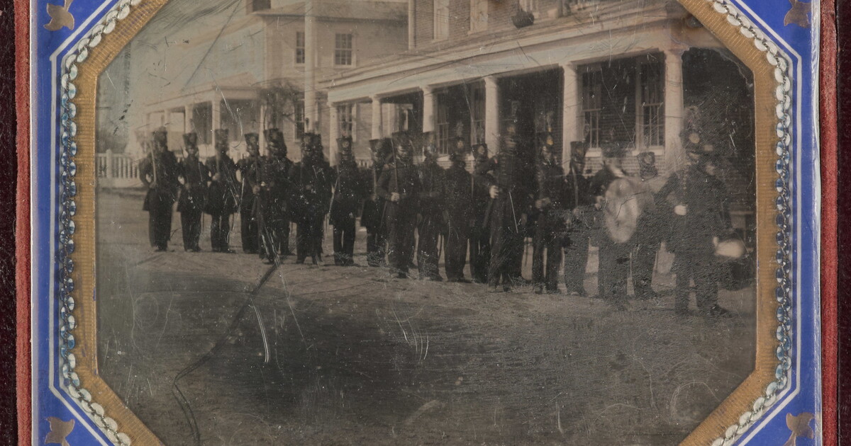 Exeter, N. H. [Exeter, New Hampshire, volunteers leaving for the ...