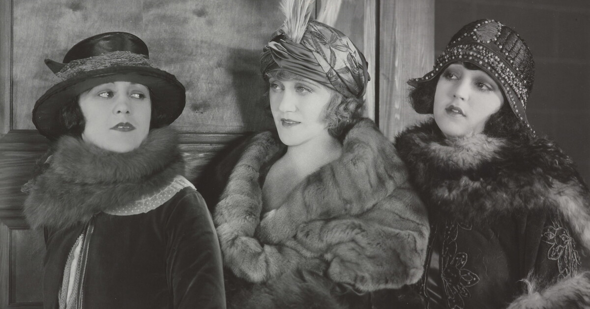 [Maude Wayne with two actresses in hats, "Affairs of Anatol"] | Amon ...