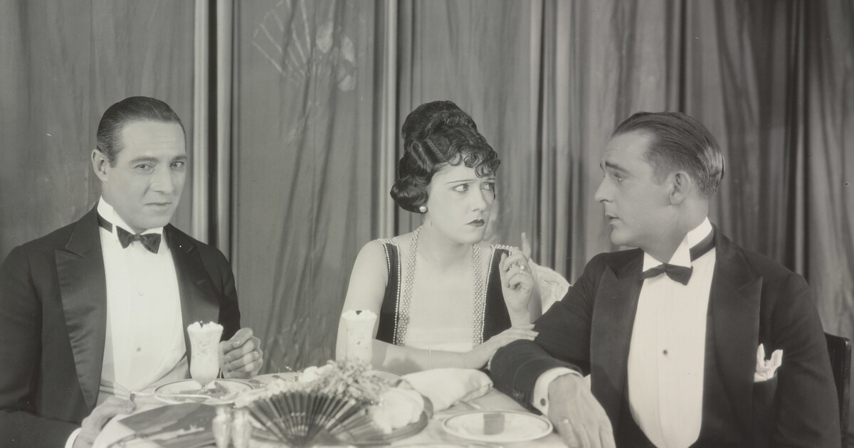 [Elliot Dexter, Gloria Swanson and Wallace Reid around dinner table ...