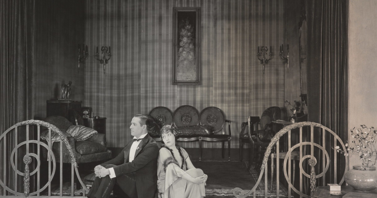 [Elliot Dexter and Gloria Swanson sitting back to back, "Affairs of ...