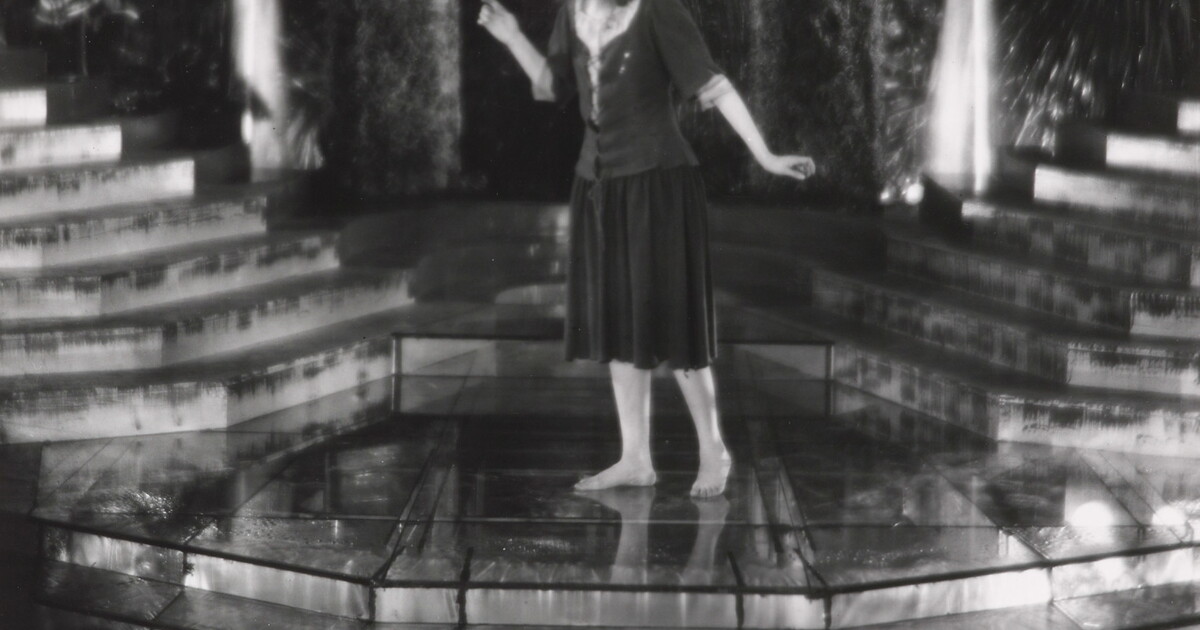 [Agnes Ayres in Cinderella fantasy sequence, "Forbidden Fruit"] | Amon ...