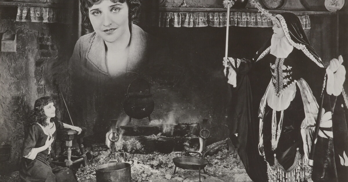 [Agnes Ayres and Kathlyn Williams in Cinderella sequence, "Forbidden ...