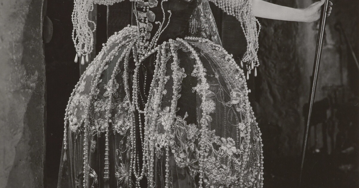 [Agnes Ayres in Cinderella sequence, "Forbidden Fruit"] | Amon Carter ...