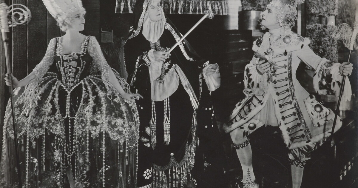 [Agnes Ayres, Kathlyn Williams, and Forrest Stanley in Cinderella ...