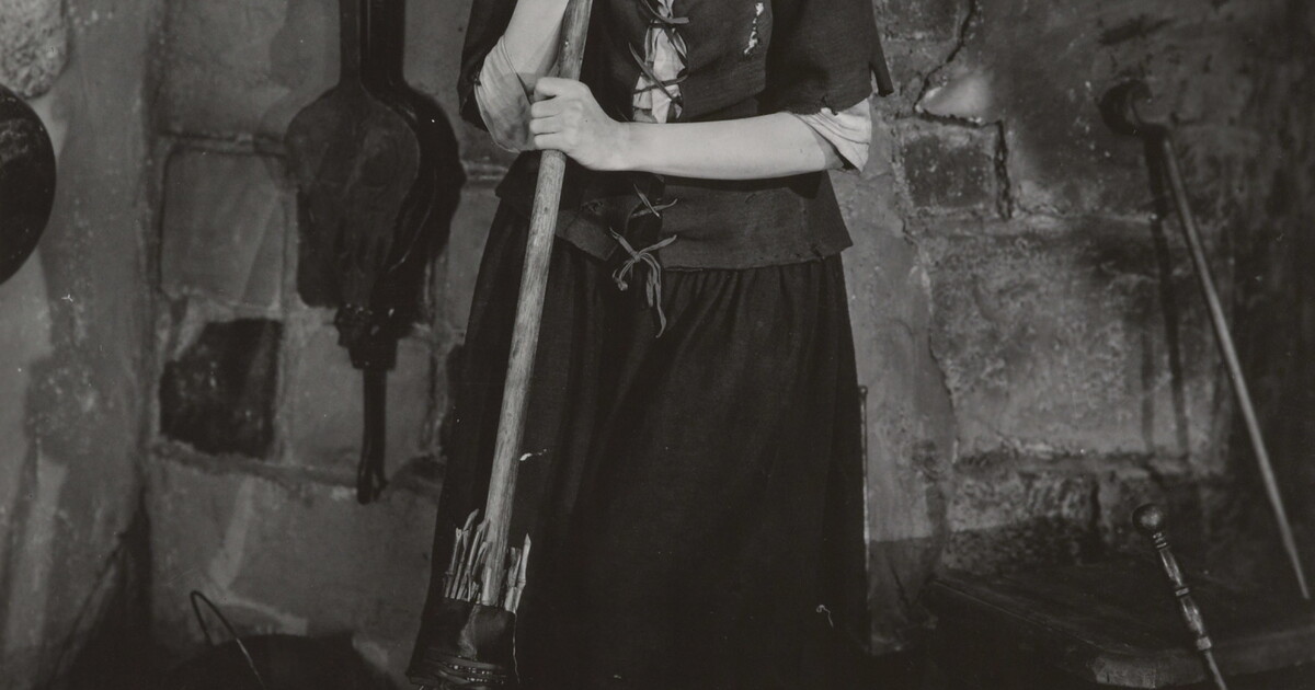 [Agnes Ayres with broom in Cinderella sequence, "Forbidden Fruit ...