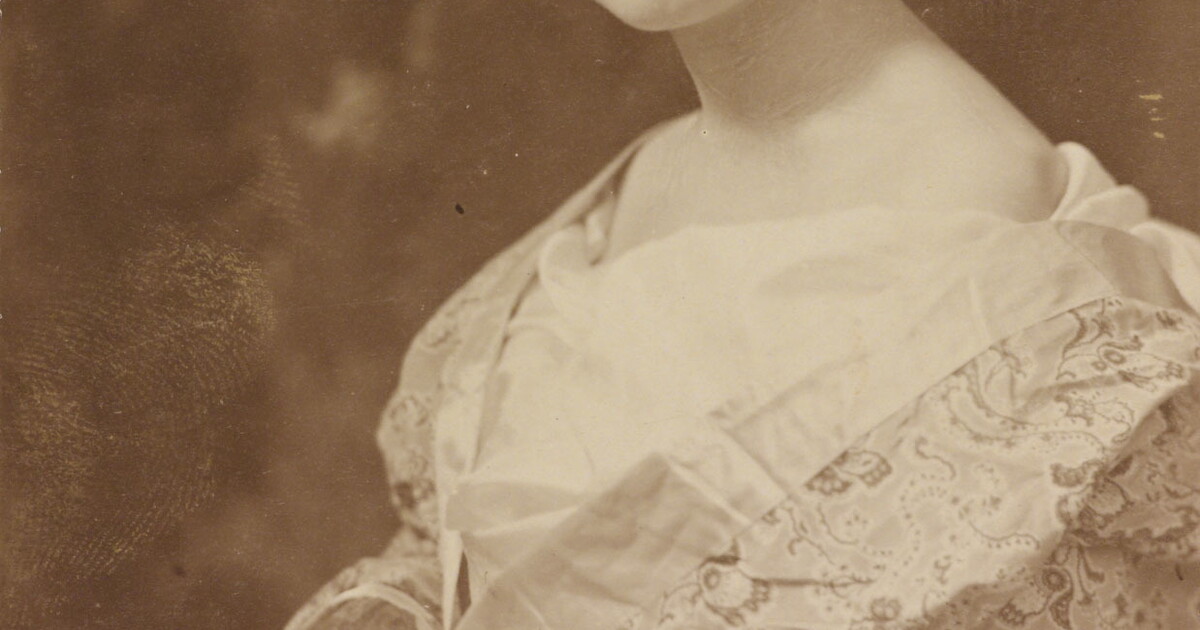[Portrait of Clara Sipprell with flowers in hair and book] | Amon ...