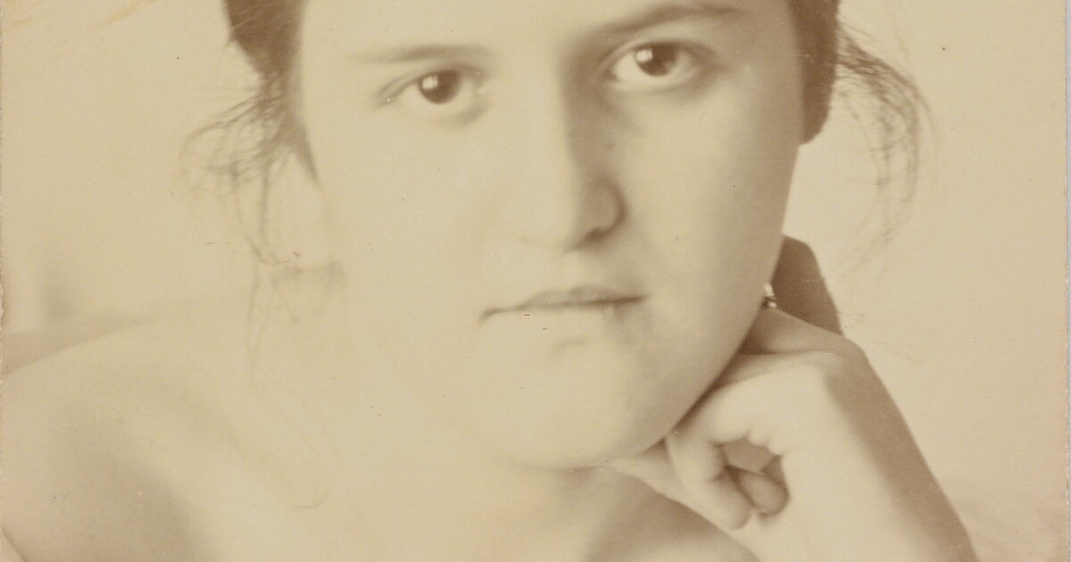 [Portrait of Clara Sipprell with hand to chin] | Amon Carter Museum of ...