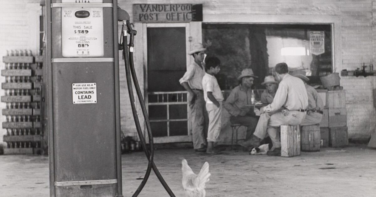 Vanderpool, Texas. At the Humble Station, General Store and Post Office ...