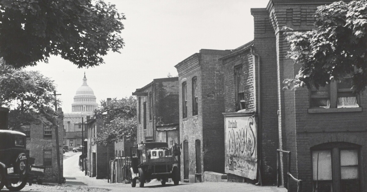Slums Frame the Capitol, Washington, D.C., 1935 (Farm Security ...