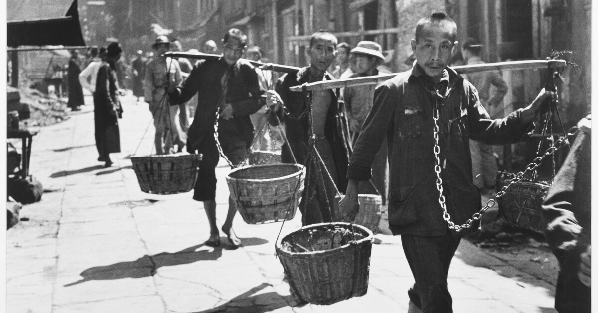 Chained Conscripts of the Chinese Nationalist Army Walk through ...