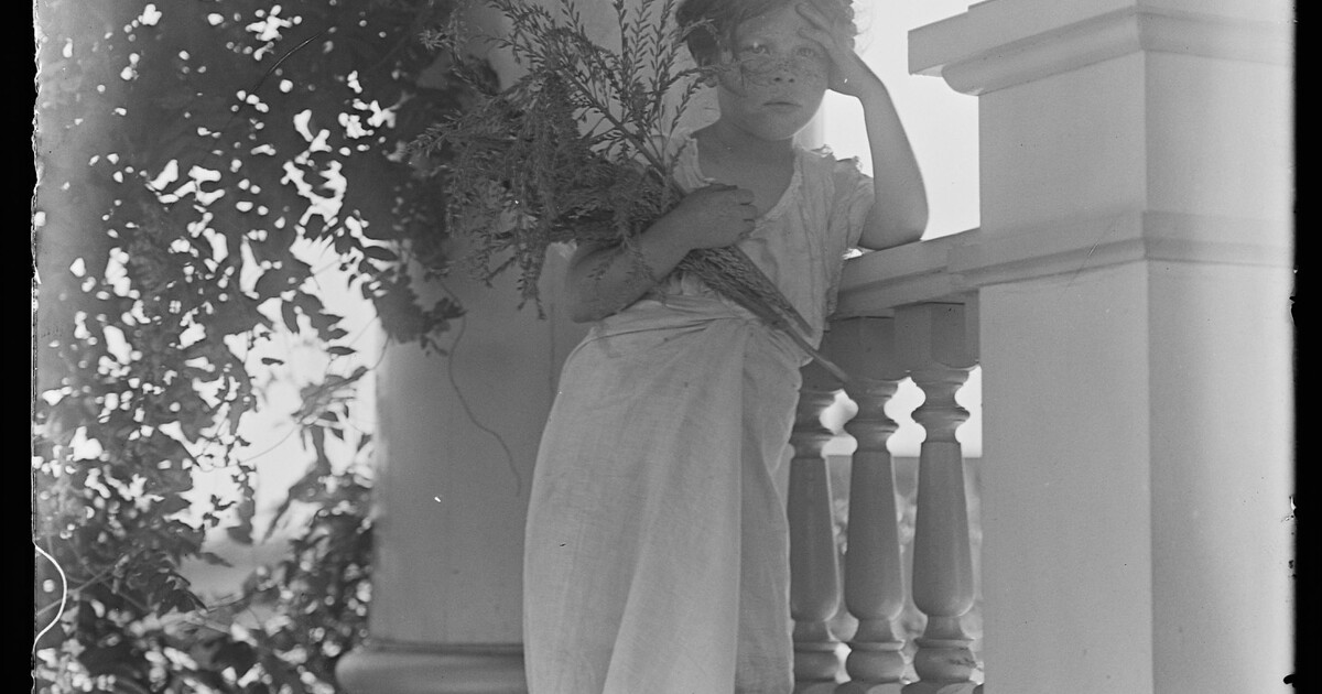 [Girl on veranda in "Roman" costume] | Amon Carter Museum of American Art