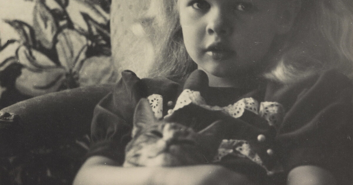 [Susan Bailey holding a cat] | Amon Carter Museum of American Art