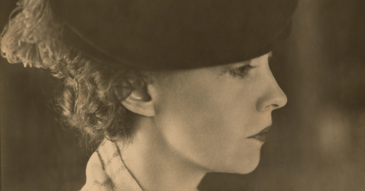 [Lillian Gish in feathered cap] | Amon Carter Museum of American Art